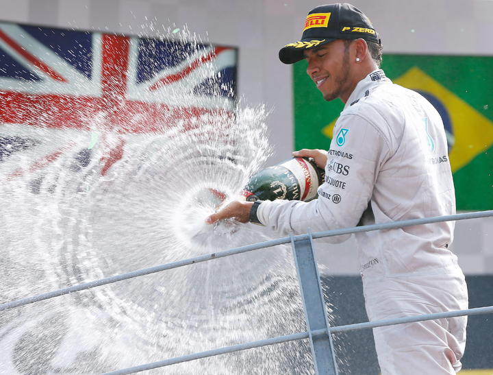 Hamilton acorta distancias con líder Rosberg