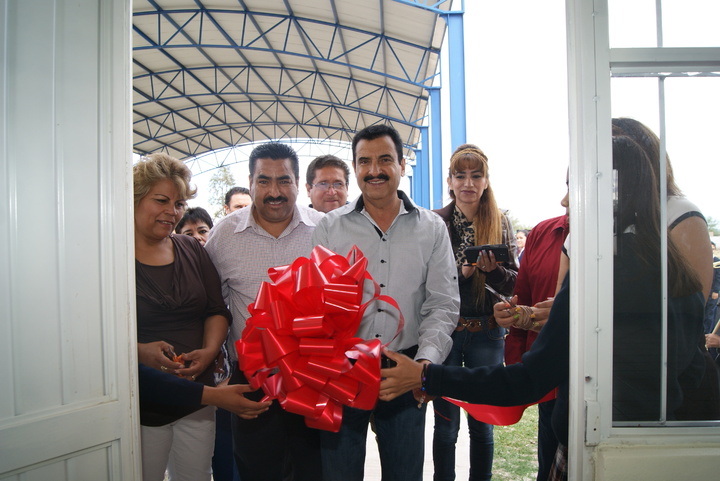Alcalde de Guadalupe Victoria entrega un aula en Calixto C.