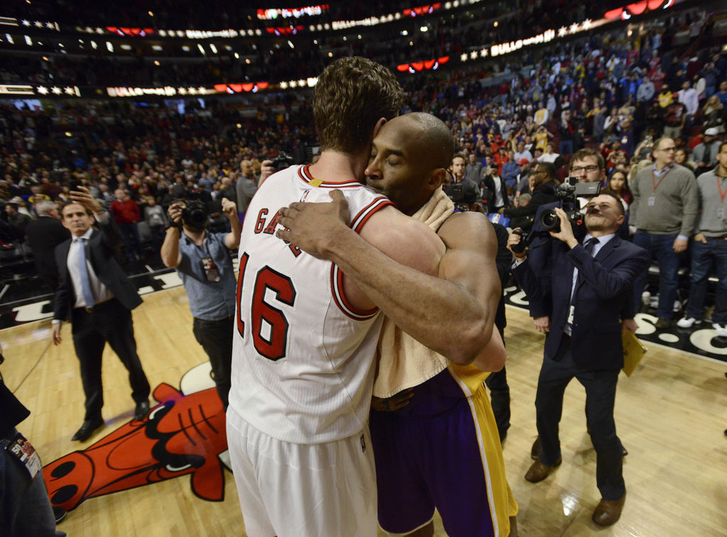 Bulls vencen a Lakers; Kobe se despide de Chicago