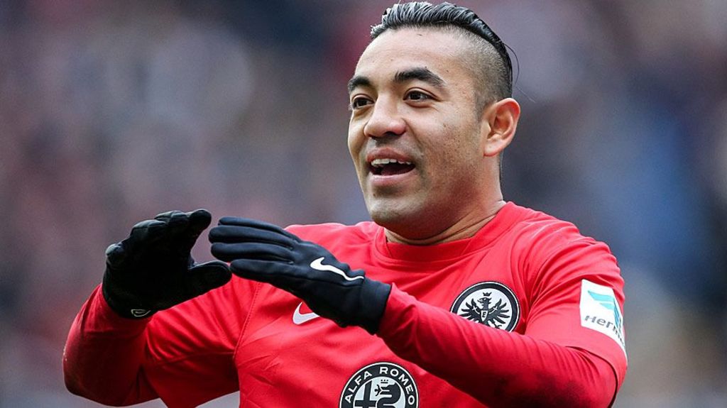 Marco Fabián niega racismo del Frankfurt