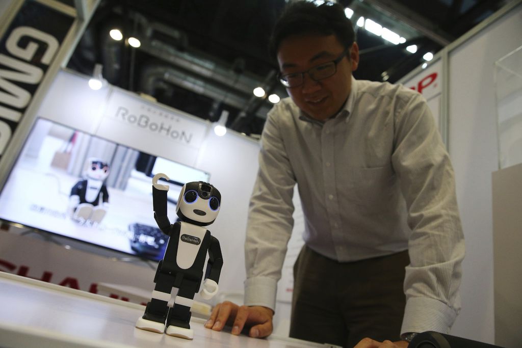 RoBoHon, el primer móvil robótico del mundo