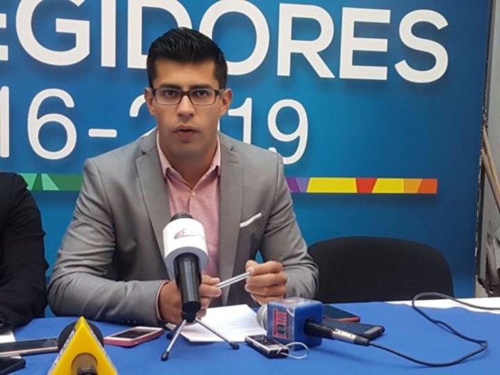 Cabildo niega licencia a Carlos Segovia