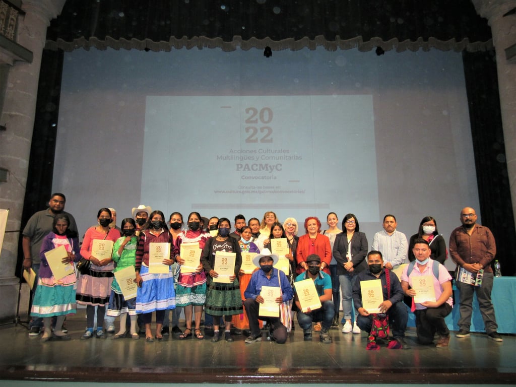 Entregan estímulos a beneficiarios de proyectos culturales comunitarios