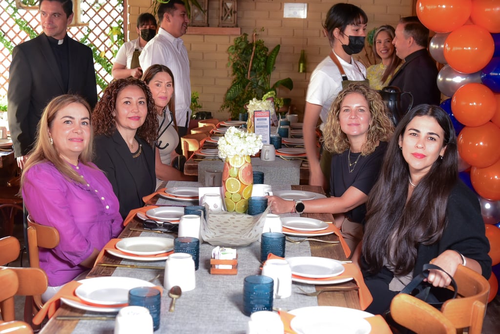 Disfrutan amenas convivencias