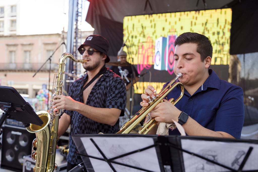 Kalavera de Azukar suena en la Plaza de Armas