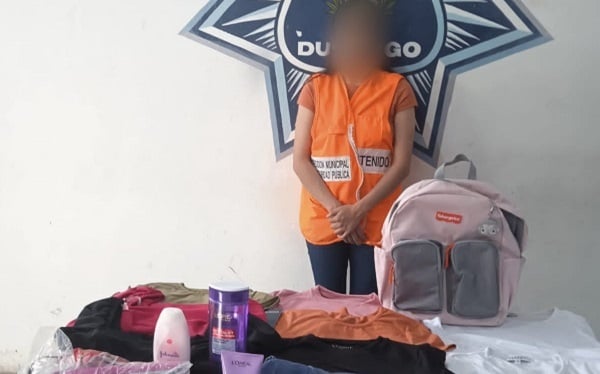 Mujer es arrestada por presunto robo en centro comercial de Jardines de Durango
