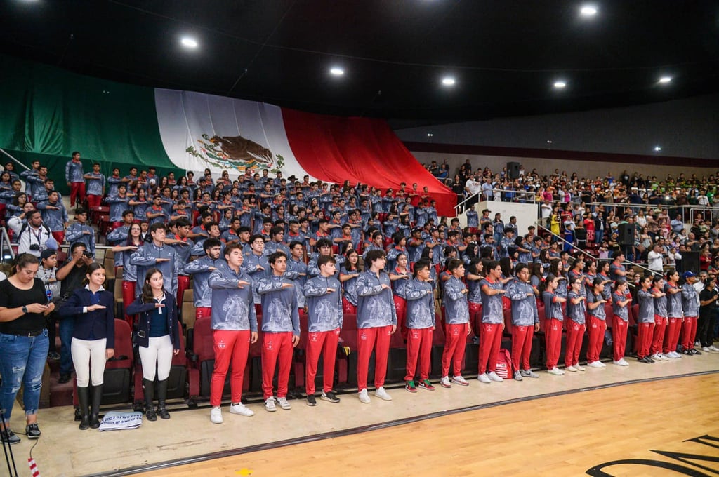 Abanderan a delegación Durango rumbo a los Juegos Nacionales Conade 2023