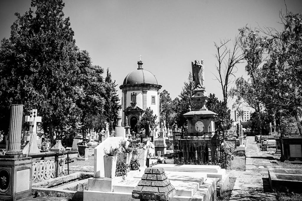 Invitan a recorrido nocturno por el Panteón de Oriente