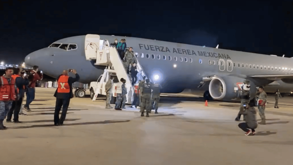 Arriba a México segundo avión desde Israel con 144 mexicanos