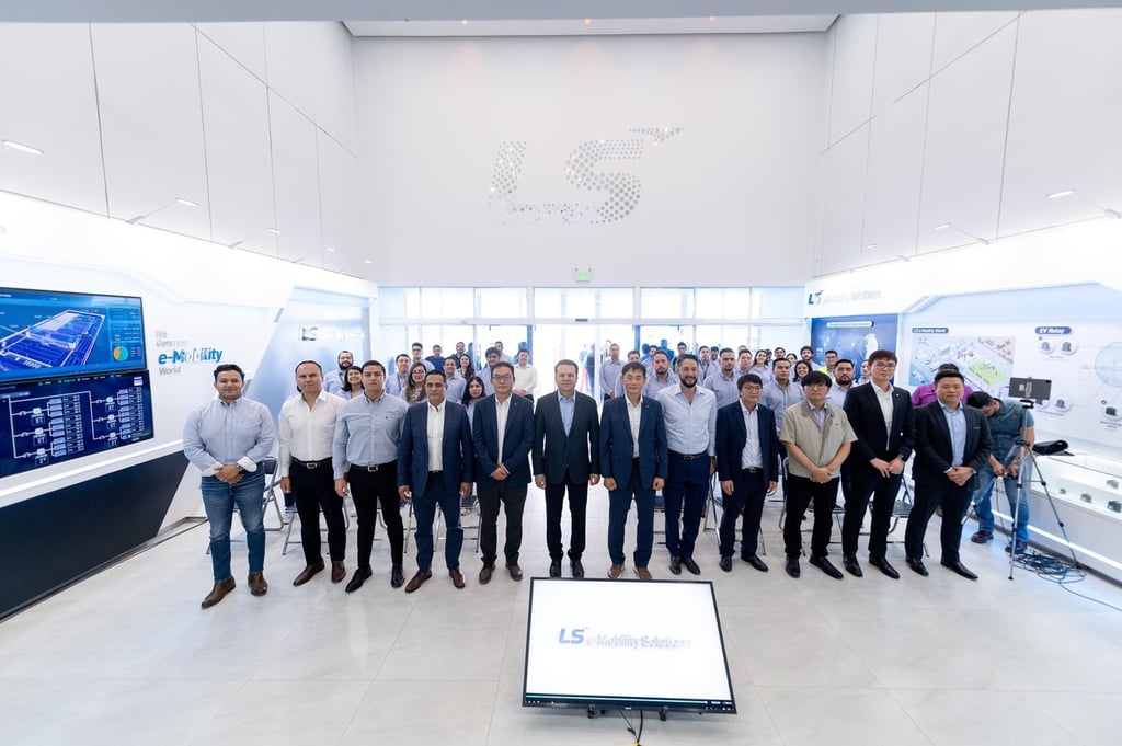 Inaugura Esteban planta LS- E Mobility Solutions, en el CLID