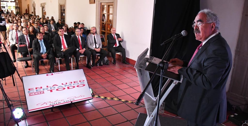 Comunidad de UJED reconoce logros de Rubén Solís