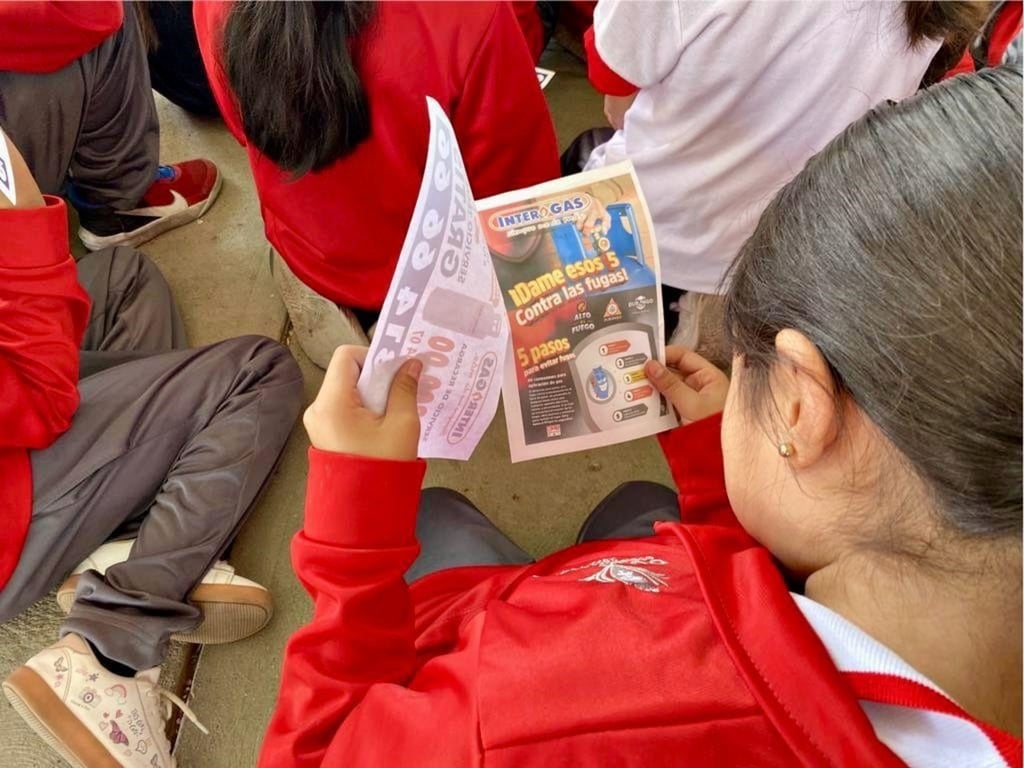 Orientan a estudiantes de Durango sobre el uso del 911