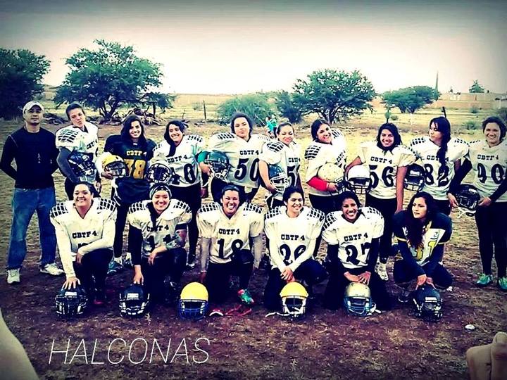 Halconas despluman Águilas