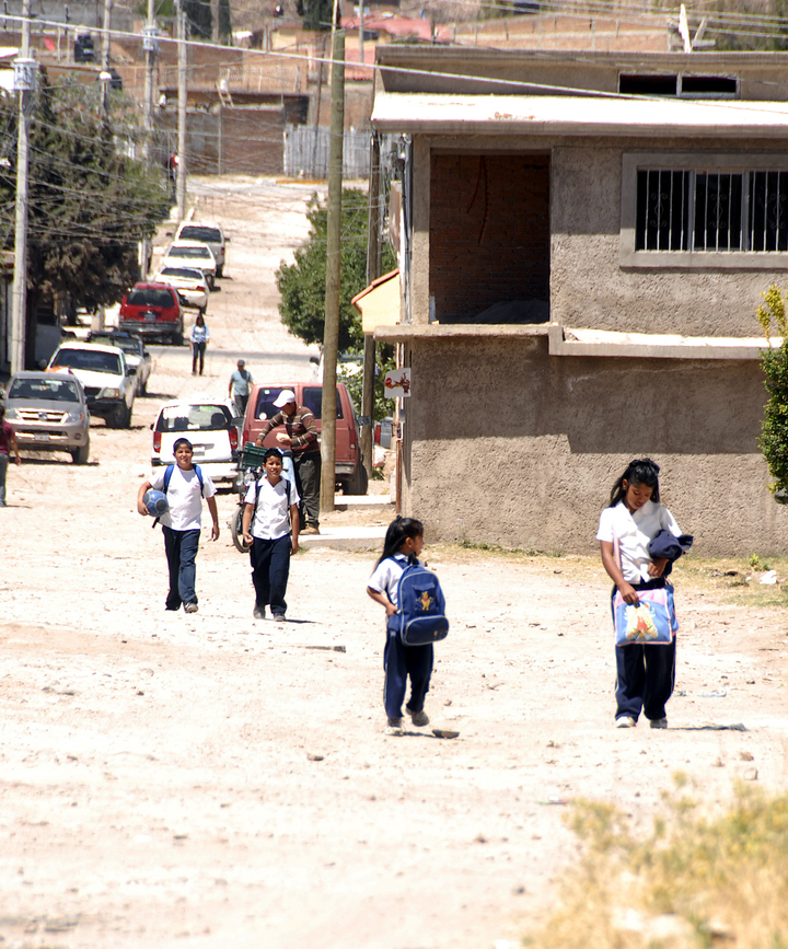 Reconocen la labor educativa