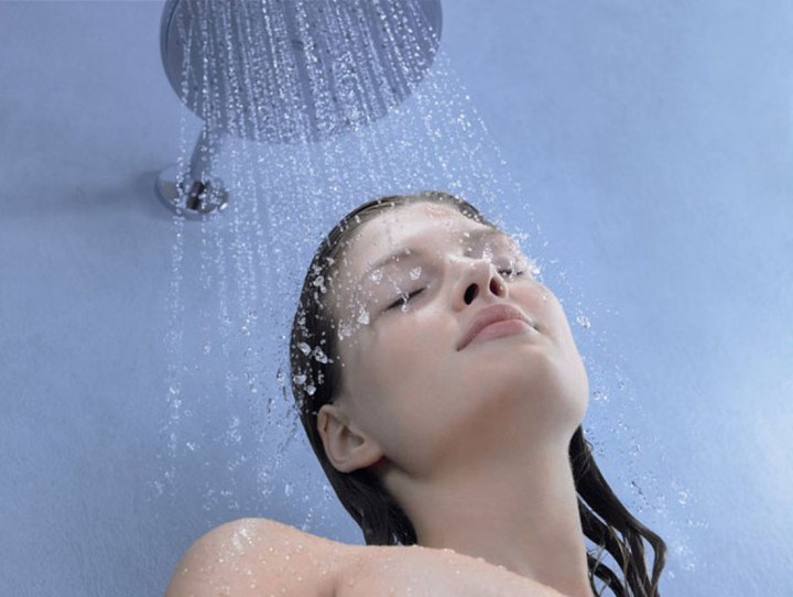Razones para bañarse con agua fría