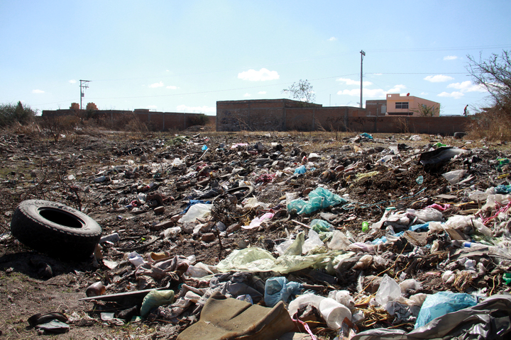 Complejo, problema de los lotes baldíos