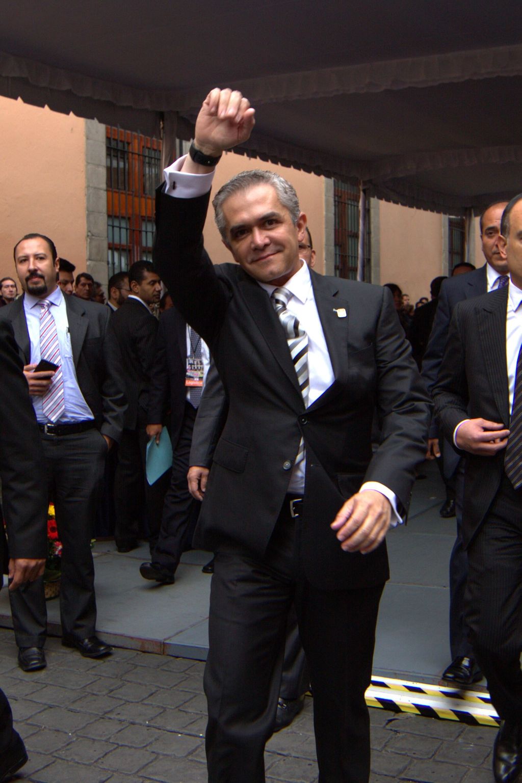 Entrega Mancera iniciativa de ley de Médico en Tu Casa