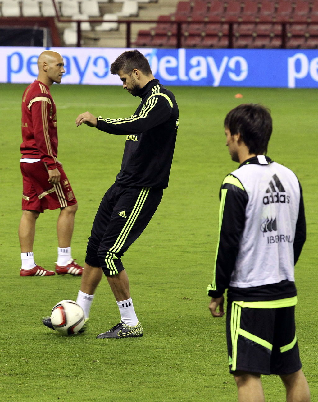 Vuelven los pitos contra Piqué