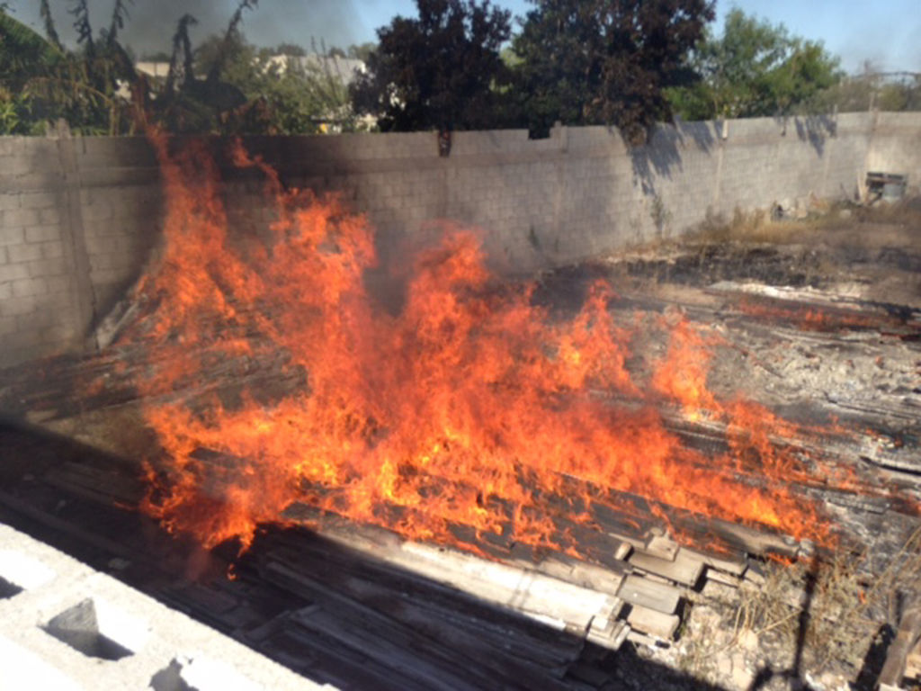 Consume fuego varias tons de madera en ejido de GP