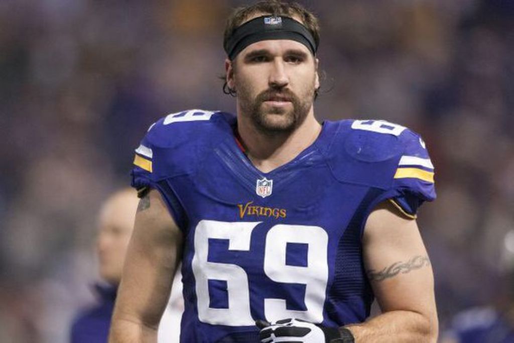 Firma Jared Allen contrato de un día para retirarse con Vikingos