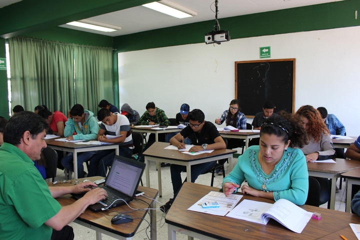 Aplica el ITVG su examen Ceneval