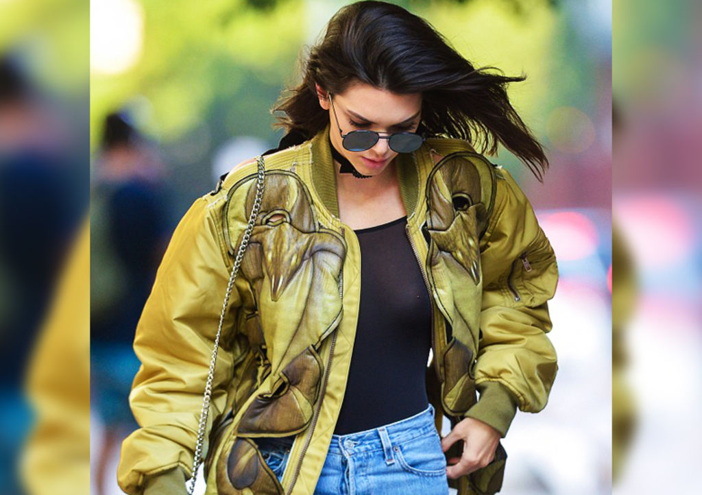 Captan a Kendall Jenner con revelador atuendo