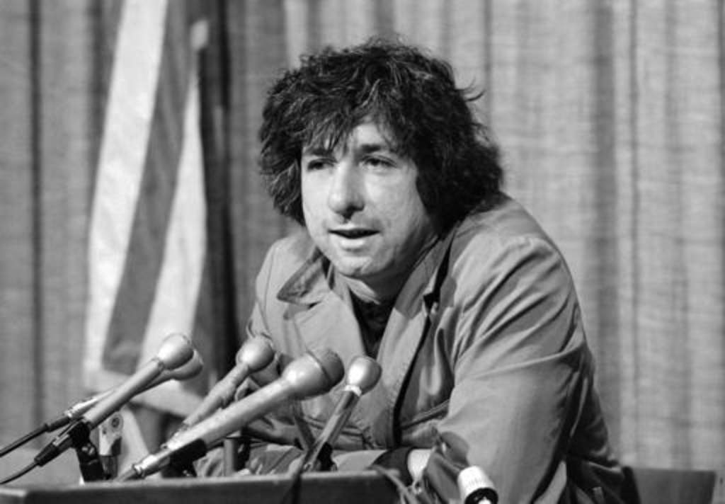 Fallece el activista antibélico Tom Hayden a los 76 años