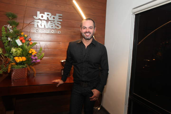 Jorge Rivas inaugura su estudio