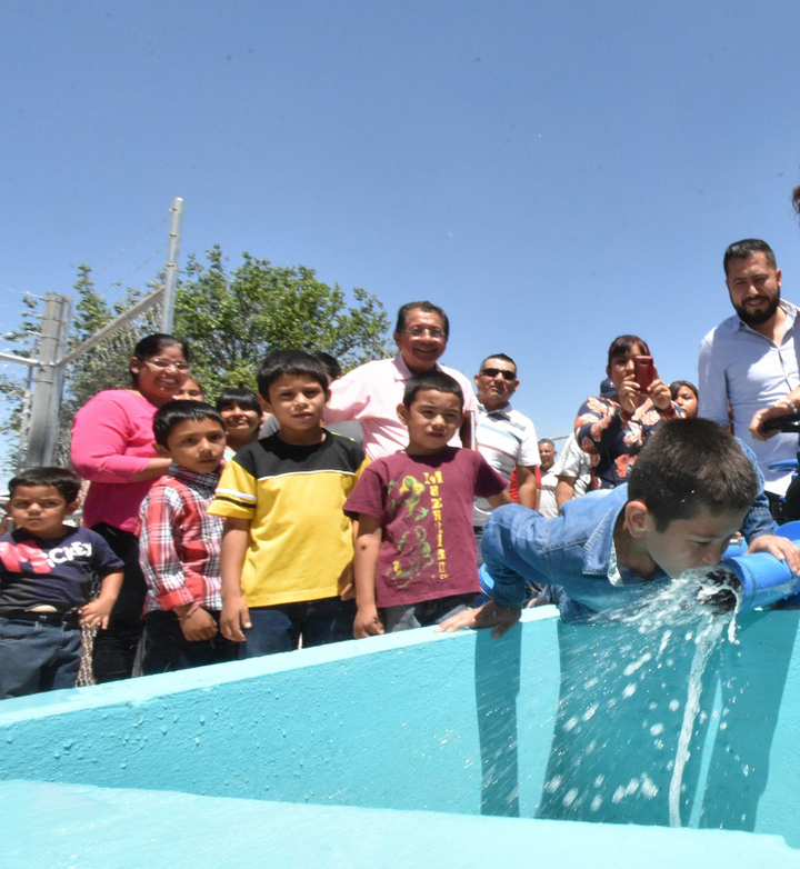 Inauguran pozo de agua en poblado