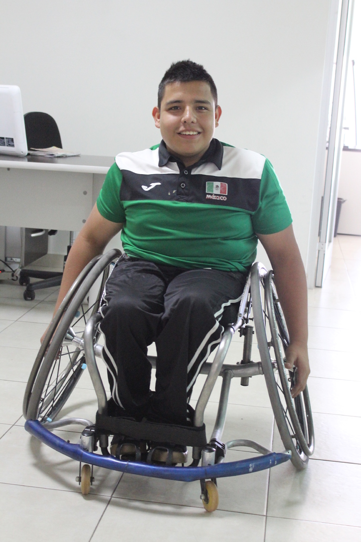 César Antonio se prepara en Durango