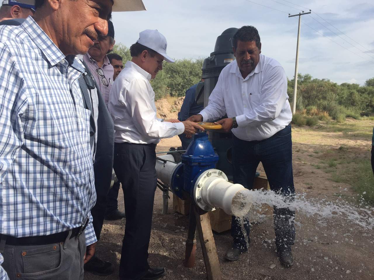 Inauguran pozo de agua en el ejido El Cariño de Gómez Palacio