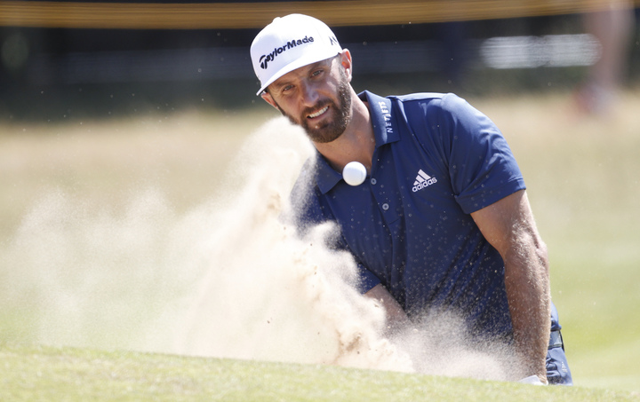 Dustin Johnson sigue en la cima
