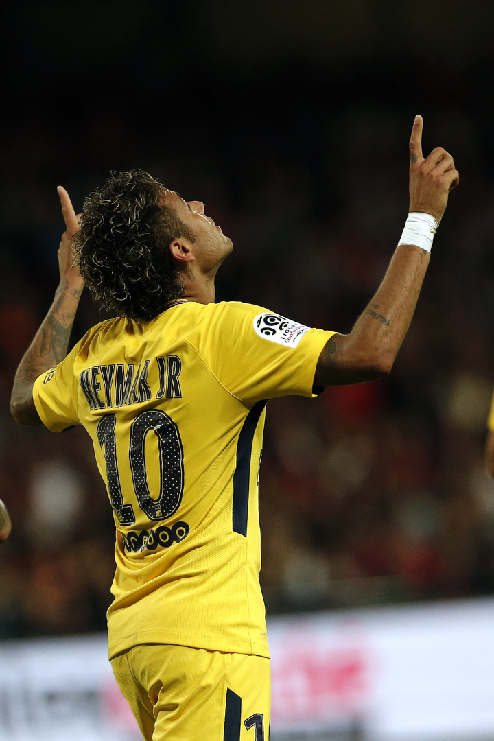 Neymar debuta con gol y asistencia