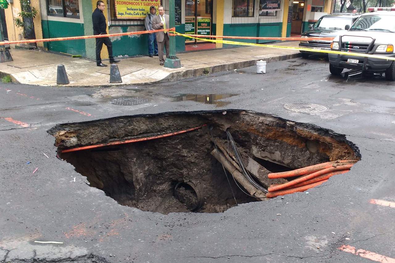 Surge socavón en CDMX