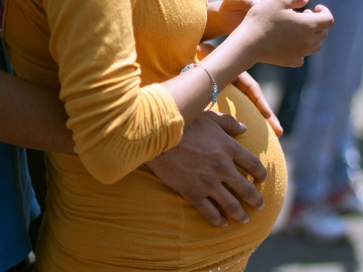 Siguen preocupando embarazos en niñas