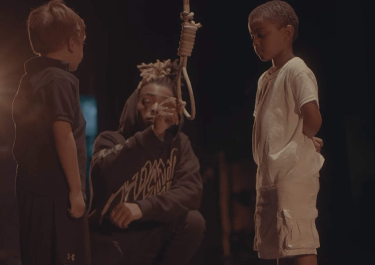 Rapero de EU 'ahorca' a niño blanco en su videoclip