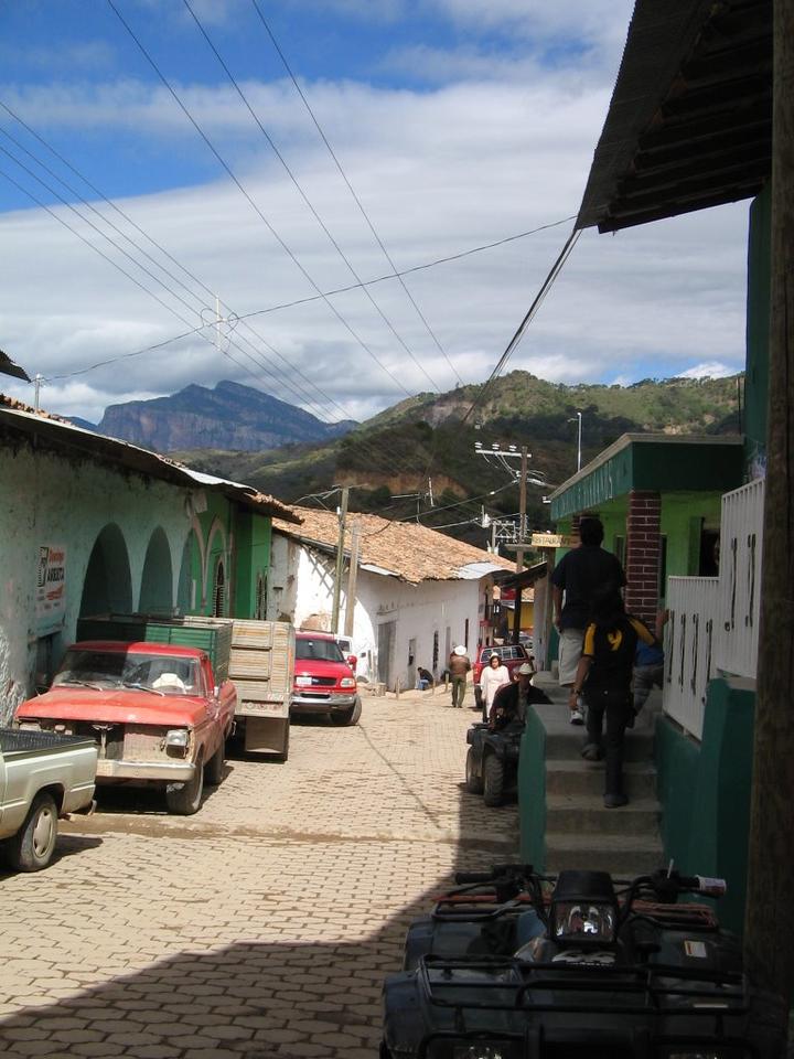 Prepara Canelas pavimentación de calles