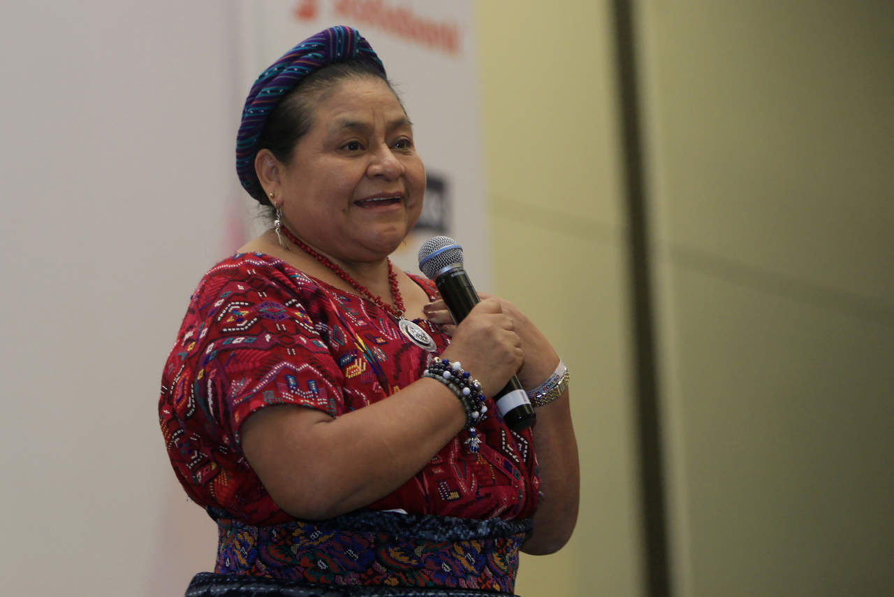 1959: Inicia la vida de Rigoberta Menchú, líder indígena guatemalteca y ...