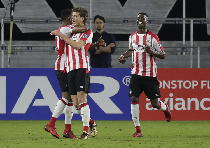 'Chucky', presente en triunfo del PSV