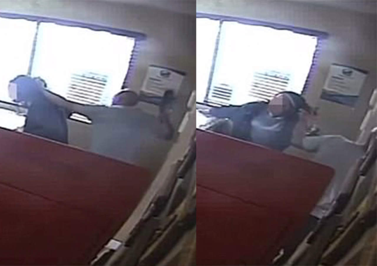 Captan A Policía Golpeando A Su Hija Adolescente En Escuela