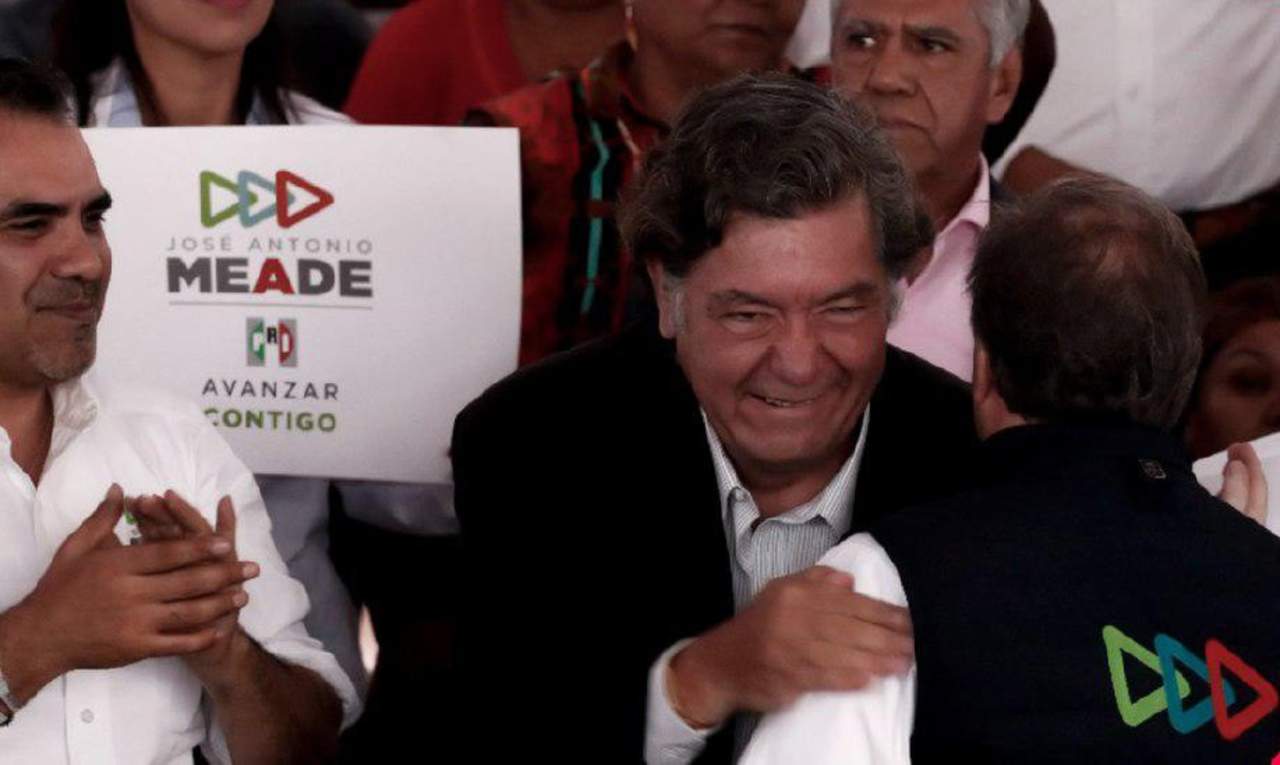 Meade aparece en una foto junto al asesino del periodista Héctor Félix