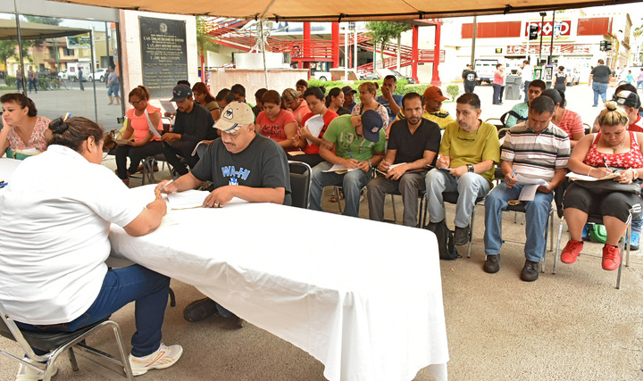Ofrecen cien plazas laborales