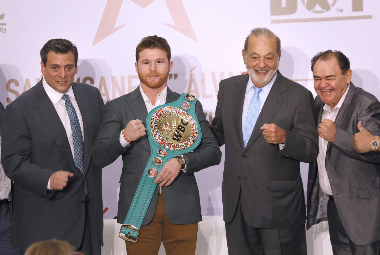 'Canelo' recibe cinturón de campeón y lo candidatean al PND