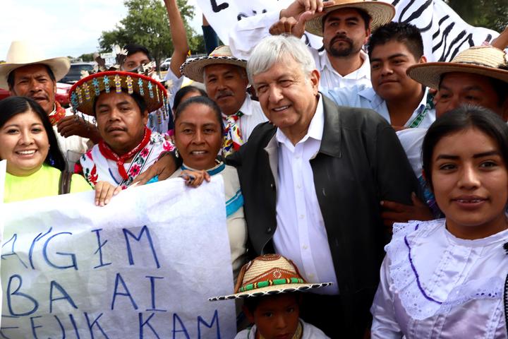 AMLO atiende peticiones de indígenas en Durango