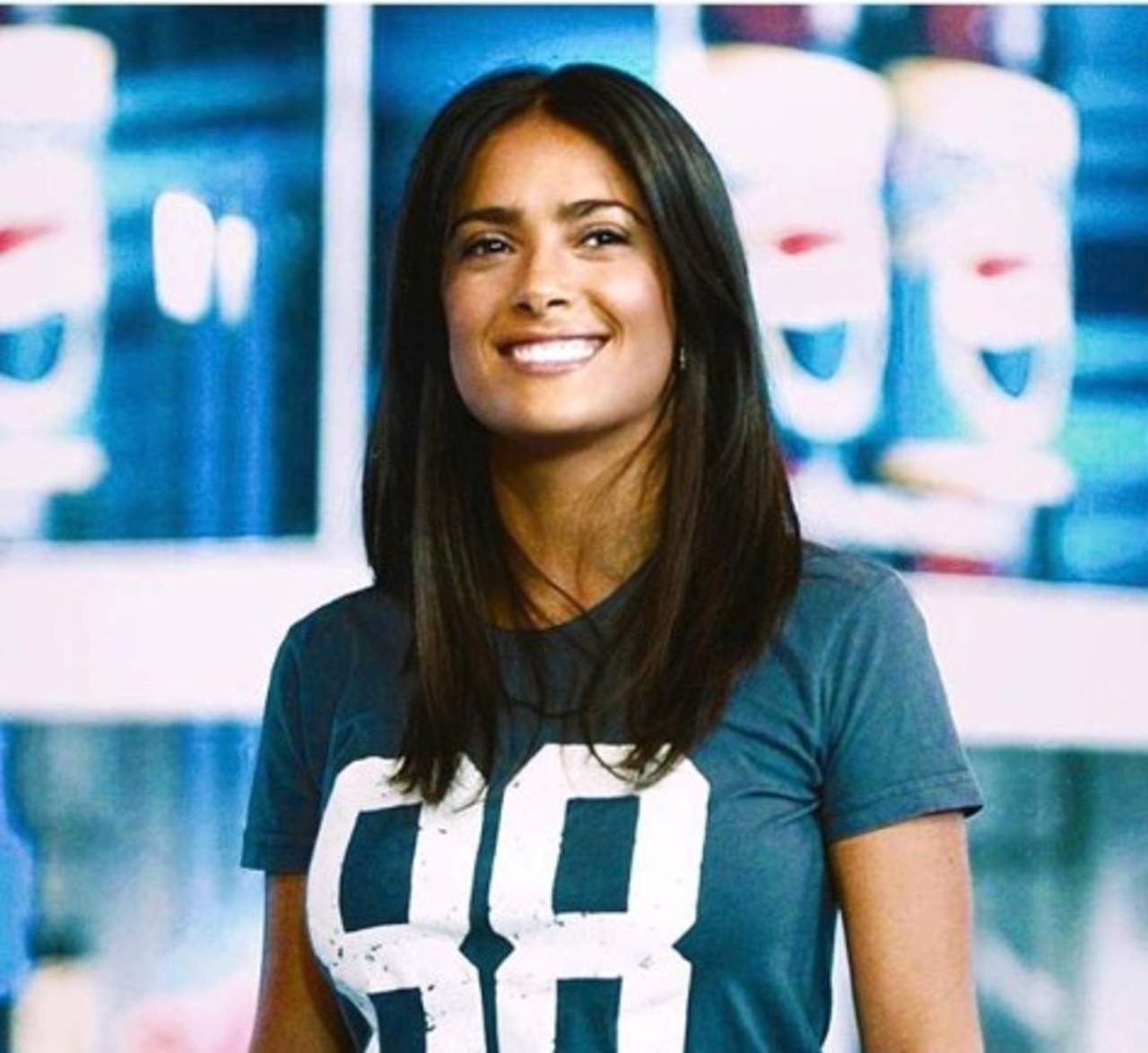 Salma Hayek celebra 8 millones de seguidores en cuenta de Instagram