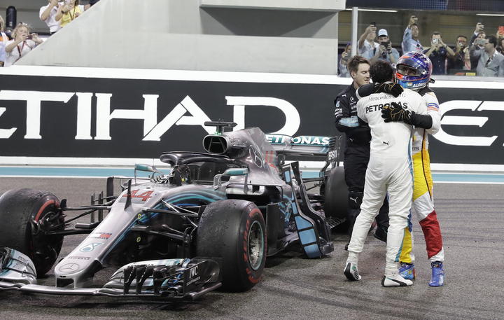 Alonso cumple con McLaren