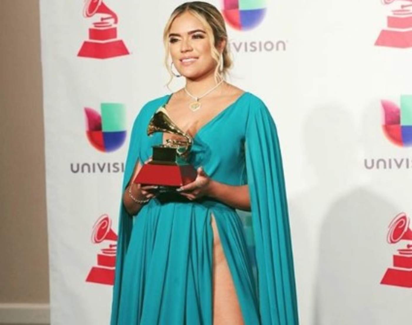 Karol G sorprende con foto en la cama con Anuel AA
