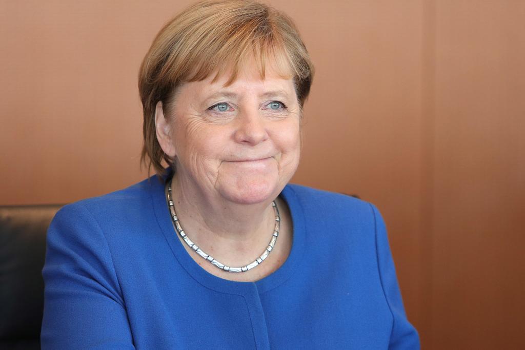 Merkel quiere un millón de puertos para autos eléctricos