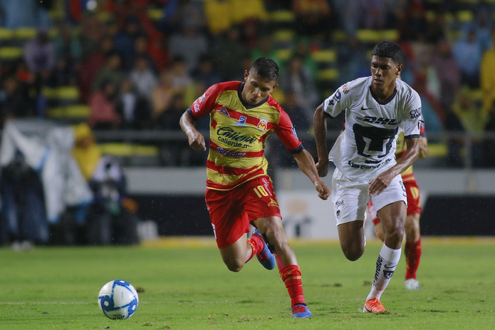 Triple cartelera de balompié azteca