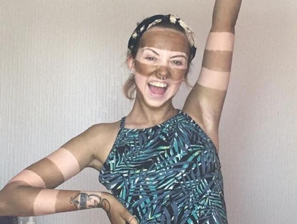 Estaba aburrida así que se hizo este bronceado inusual